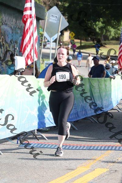 Graffiti Bridge Run 5K - Finish 0810-0820 - StreetSafariPhoto