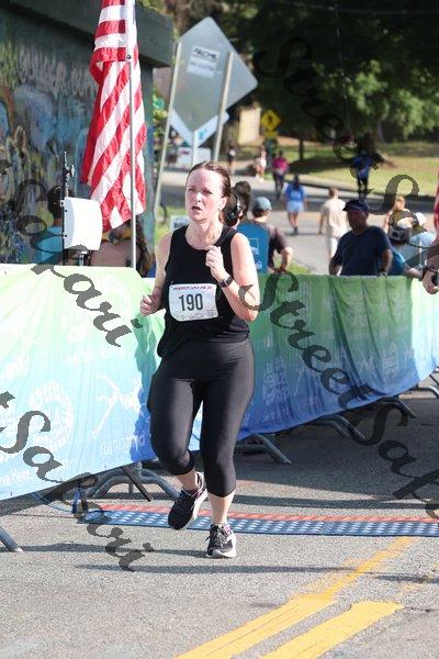 Graffiti Bridge Run 5K - Finish 0810-0820 - StreetSafariPhoto