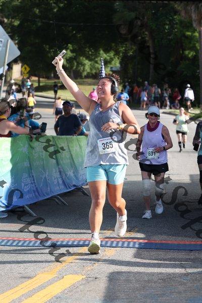 Graffiti Bridge Run 5K - Finish 0810-0820 - StreetSafariPhoto