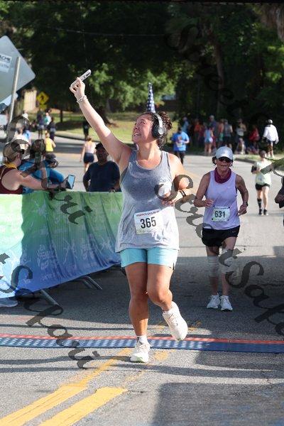 Graffiti Bridge Run 5K - Finish 0810-0820 - StreetSafariPhoto