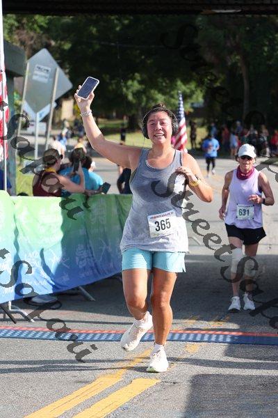 Graffiti Bridge Run 5K - Finish 0810-0820 - StreetSafariPhoto